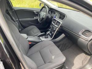 Black Volvo V40 2016 in Vilnius, with an engine capacity of 1.97 L and mileage of 235 thousand km for 7950 €, photo 16 on AUTOMOTO.COM.LV