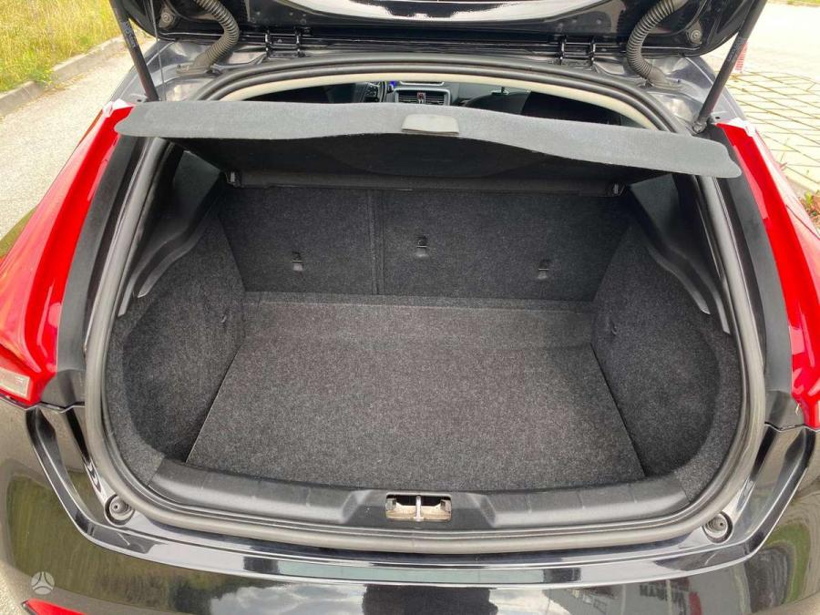 Black Volvo V40 2016 in Vilnius, with an engine capacity of 1.97 L and mileage of 235 thousand km for 7950 €, photo 19 on AUTOMOTO.COM.LV
