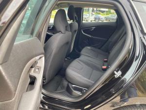 Black Volvo V40 2016 in Vilnius, with an engine capacity of 1.97 L and mileage of 235 thousand km for 7950 €, photo 21 on AUTOMOTO.COM.LV
