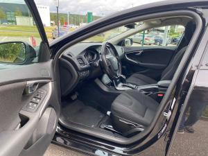 Black Volvo V40 2016 in Vilnius, with an engine capacity of 1.97 L and mileage of 235 thousand km for 7950 €, photo 23 on AUTOMOTO.COM.LV