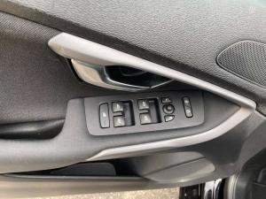 Black Volvo V40 2016 in Vilnius, with an engine capacity of 1.97 L and mileage of 235 thousand km for 7950 €, photo 24 on AUTOMOTO.COM.LV