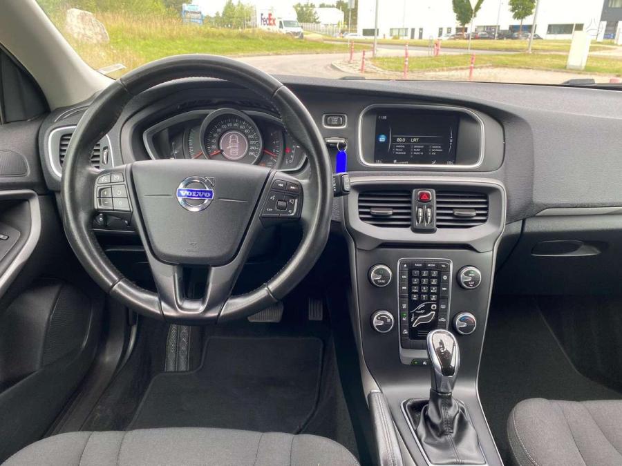 Black Volvo V40 2016 in Vilnius, with an engine capacity of 1.97 L and mileage of 235 thousand km for 7950 €, photo 25 on AUTOMOTO.COM.LV