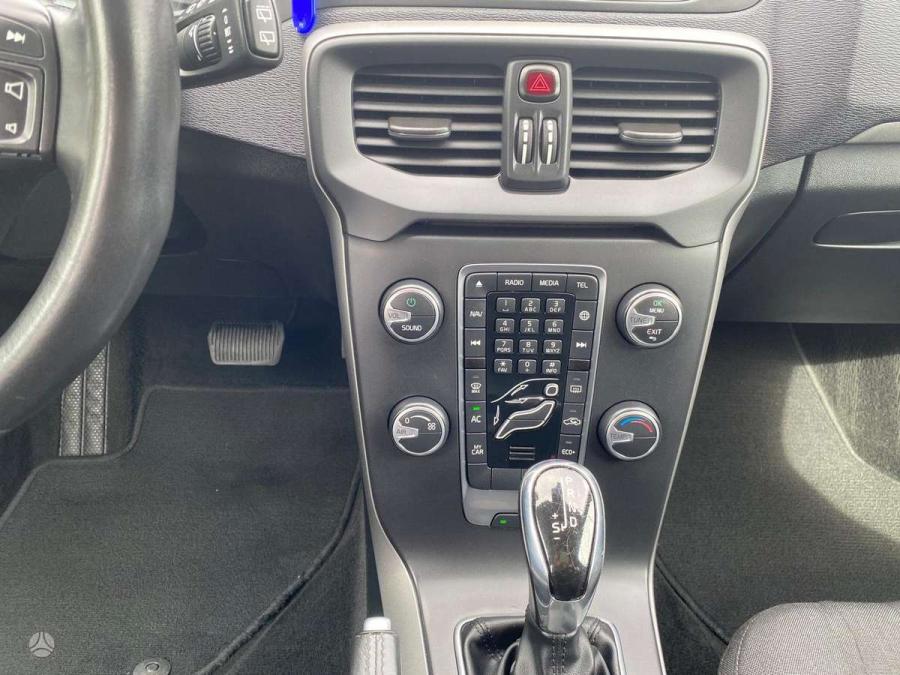 Black Volvo V40 2016 in Vilnius, with an engine capacity of 1.97 L and mileage of 235 thousand km for 7950 €, photo 28 on AUTOMOTO.COM.LV