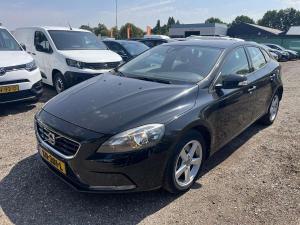 Black Volvo V40 2016 in Vilnius, with an engine capacity of 1.97 L and mileage of 235 thousand km for 7950 €, photo 33 on AUTOMOTO.COM.LV