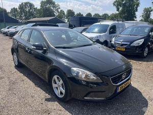 Black Volvo V40 2016 in Vilnius, with an engine capacity of 1.97 L and mileage of 235 thousand km for 7950 €, photo 34 on AUTOMOTO.COM.LV