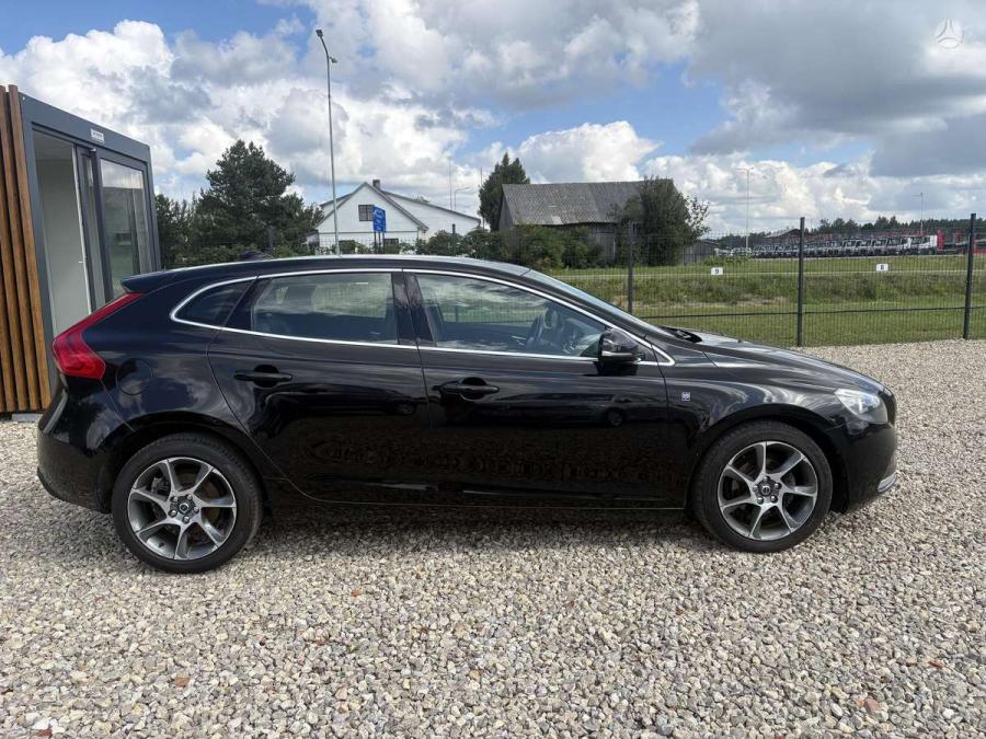 Melns Volvo V40 2016 Tauragė, ar dzinēja tilpumu 1.97 L un nobraukumu 307 tūkst. km par 6800 €, foto 5 vietnē AUTOMOTO.COM.LV