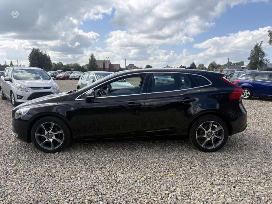 Melns Volvo V40 2016 Tauragė, ar dzinēja tilpumu 1.97 L un nobraukumu 307 tūkst. km par 6800 €, foto 8 vietnē AUTOMOTO.COM.LV