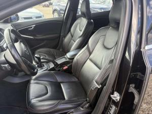 Melns Volvo V40 2016 Tauragė, ar dzinēja tilpumu 1.97 L un nobraukumu 307 tūkst. km par 6800 €, foto 15 vietnē AUTOMOTO.COM.LV