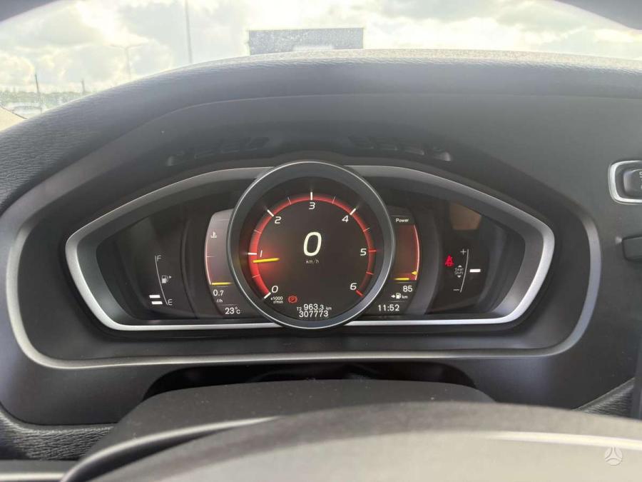 Melns Volvo V40 2016 Tauragė, ar dzinēja tilpumu 1.97 L un nobraukumu 307 tūkst. km par 6800 €, foto 18 vietnē AUTOMOTO.COM.LV