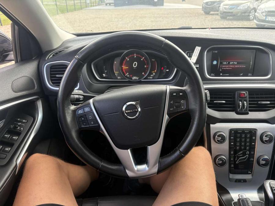 Melns Volvo V40 2016 Tauragė, ar dzinēja tilpumu 1.97 L un nobraukumu 307 tūkst. km par 6800 €, foto 19 vietnē AUTOMOTO.COM.LV