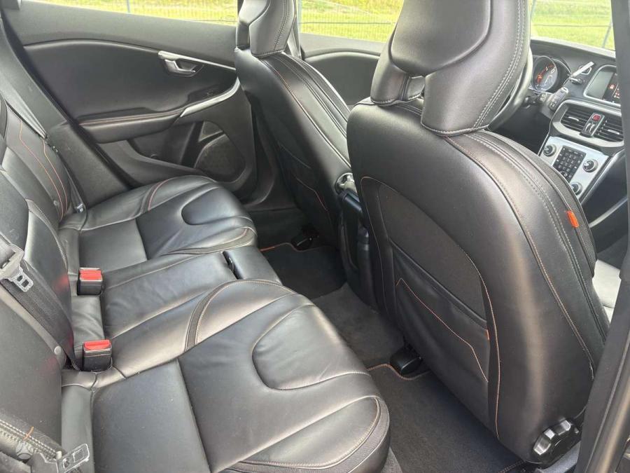 Melns Volvo V40 2016 Tauragė, ar dzinēja tilpumu 1.97 L un nobraukumu 307 tūkst. km par 6800 €, foto 21 vietnē AUTOMOTO.COM.LV