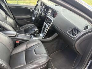 Melns Volvo V40 2016 Tauragė, ar dzinēja tilpumu 1.97 L un nobraukumu 307 tūkst. km par 6800 €, foto 22 vietnē AUTOMOTO.COM.LV