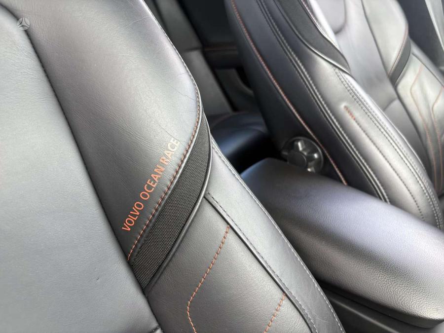 Melns Volvo V40 2016 Tauragė, ar dzinēja tilpumu 1.97 L un nobraukumu 307 tūkst. km par 6800 €, foto 23 vietnē AUTOMOTO.COM.LV