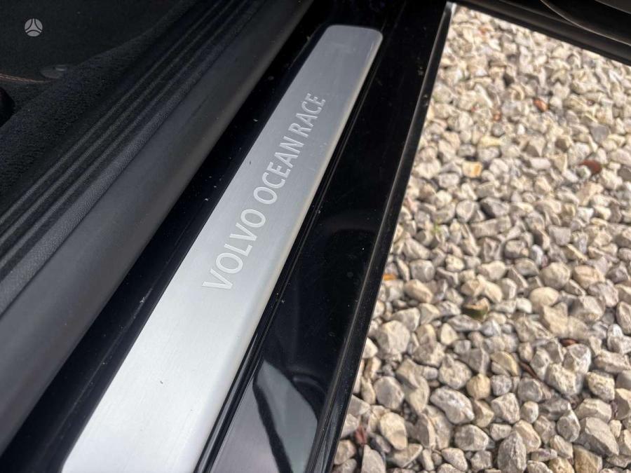 Melns Volvo V40 2016 Tauragė, ar dzinēja tilpumu 1.97 L un nobraukumu 307 tūkst. km par 6800 €, foto 24 vietnē AUTOMOTO.COM.LV