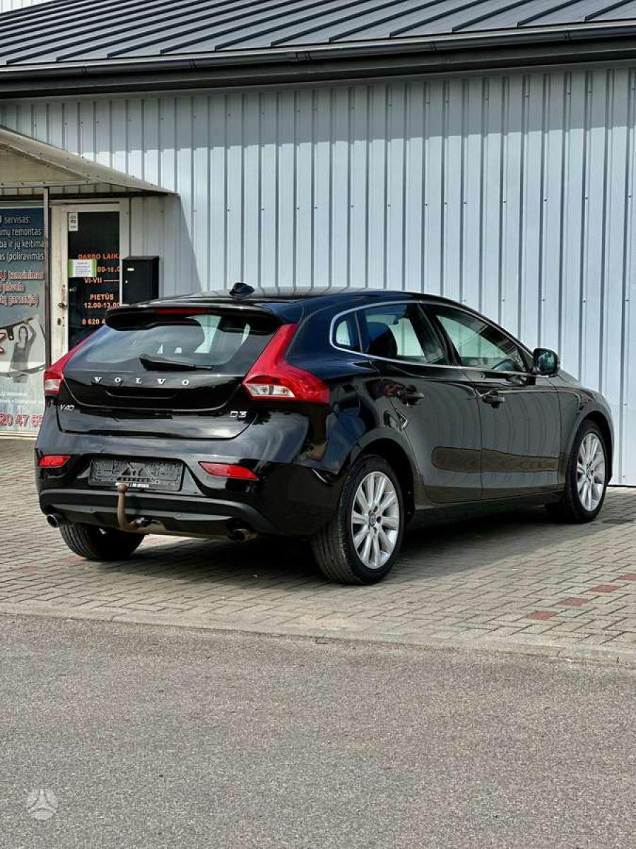 Melns Volvo V40 2016 Kretinga, ar dzinēja tilpumu 1.98 L un nobraukumu 219 tūkst. km par 7499 €, foto 10 vietnē AUTOMOTO.COM.LV