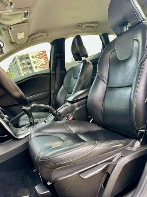 Melns Volvo V40 2016 Kretinga, ar dzinēja tilpumu 1.98 L un nobraukumu 219 tūkst. km par 7499 €, foto 14 vietnē AUTOMOTO.COM.LV