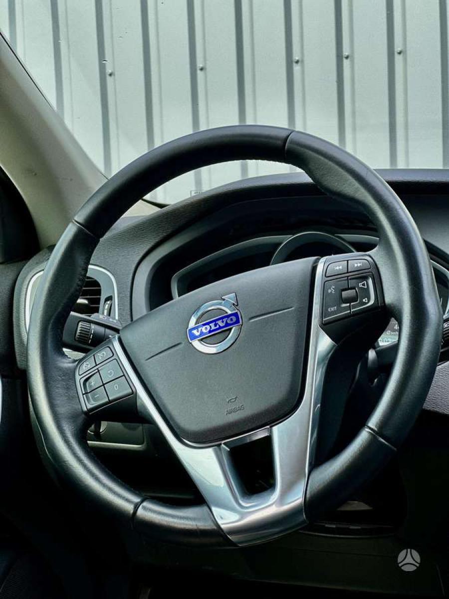 Melns Volvo V40 2016 Kretinga, ar dzinēja tilpumu 1.98 L un nobraukumu 219 tūkst. km par 7499 €, foto 17 vietnē AUTOMOTO.COM.LV