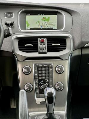 Melns Volvo V40 2016 Kretinga, ar dzinēja tilpumu 1.98 L un nobraukumu 219 tūkst. km par 7499 €, foto 18 vietnē AUTOMOTO.COM.LV