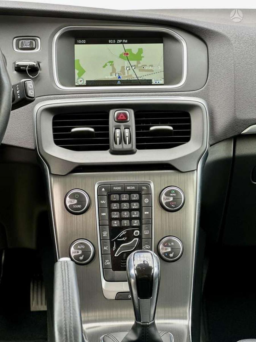 Melns Volvo V40 2016 Kretinga, ar dzinēja tilpumu 1.98 L un nobraukumu 219 tūkst. km par 7499 €, foto 18 vietnē AUTOMOTO.COM.LV