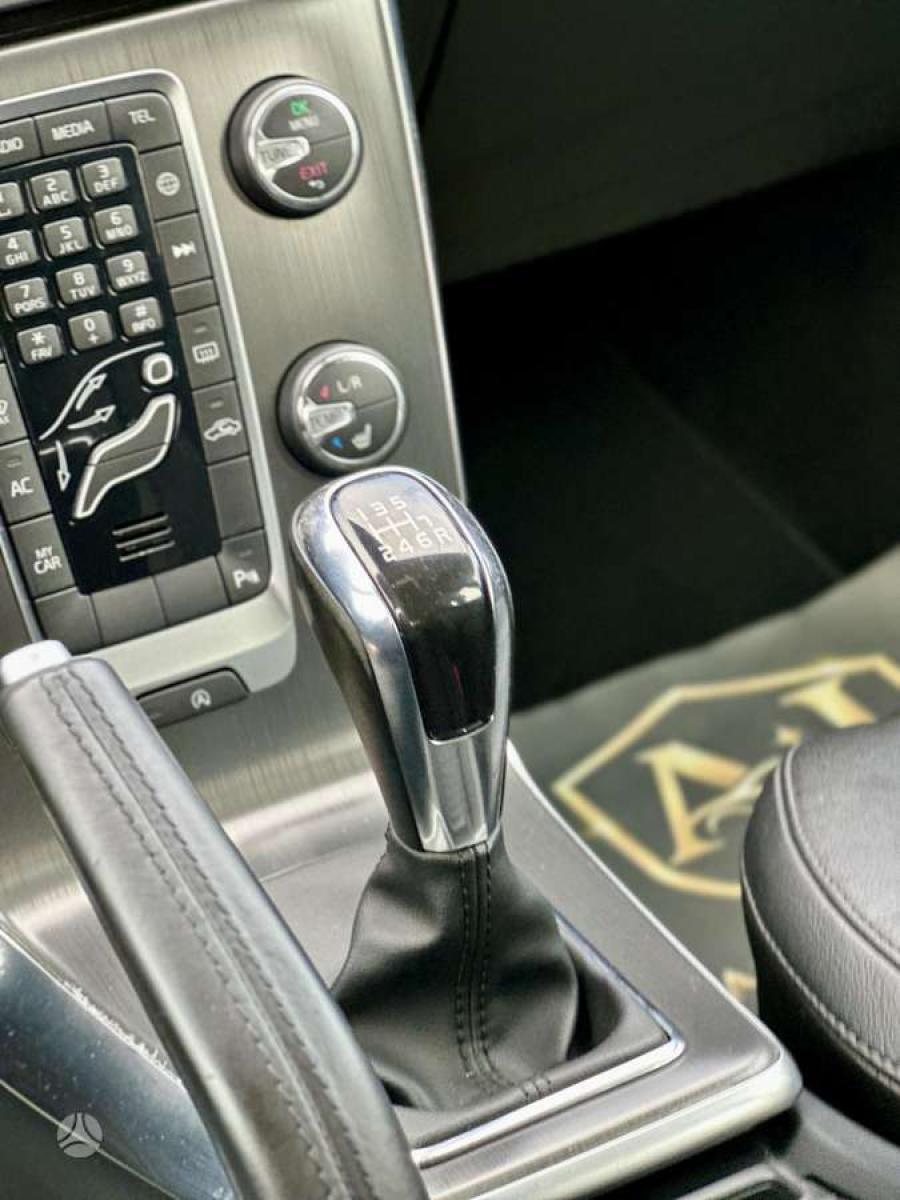 Melns Volvo V40 2016 Kretinga, ar dzinēja tilpumu 1.98 L un nobraukumu 219 tūkst. km par 7499 €, foto 19 vietnē AUTOMOTO.COM.LV
