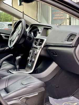 Melns Volvo V40 2016 Kretinga, ar dzinēja tilpumu 1.98 L un nobraukumu 219 tūkst. km par 7499 €, foto 20 vietnē AUTOMOTO.COM.LV