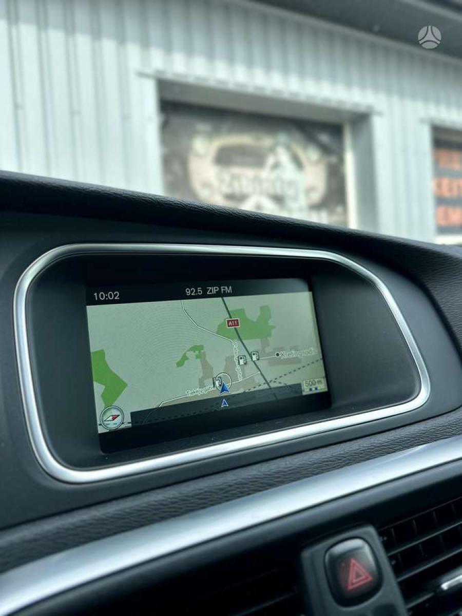 Melns Volvo V40 2016 Kretinga, ar dzinēja tilpumu 1.98 L un nobraukumu 219 tūkst. km par 7499 €, foto 23 vietnē AUTOMOTO.COM.LV