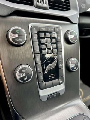 Melns Volvo V40 2016 Kretinga, ar dzinēja tilpumu 1.98 L un nobraukumu 219 tūkst. km par 7499 €, foto 24 vietnē AUTOMOTO.COM.LV