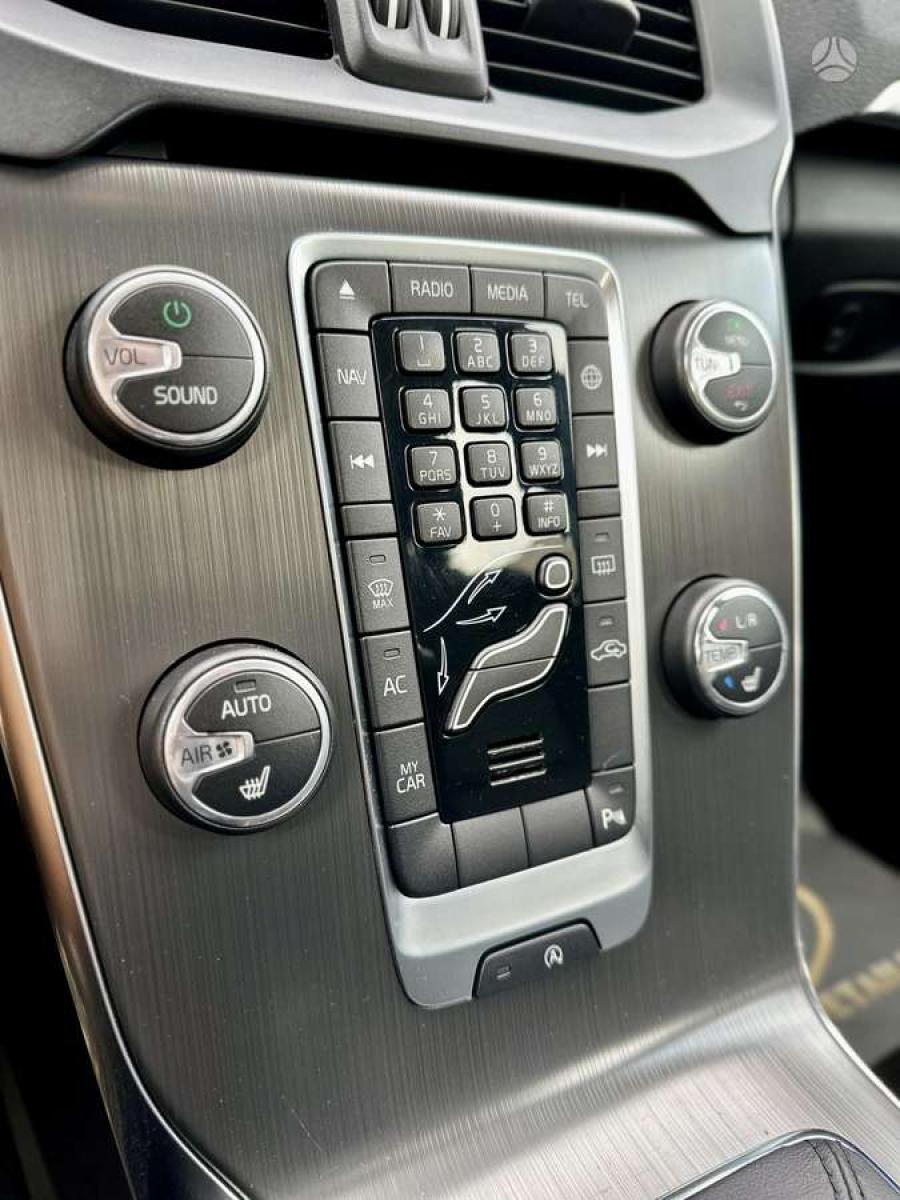 Melns Volvo V40 2016 Kretinga, ar dzinēja tilpumu 1.98 L un nobraukumu 219 tūkst. km par 7499 €, foto 24 vietnē AUTOMOTO.COM.LV