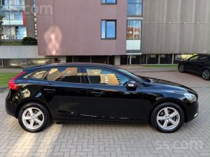Melns Volvo V40 2016 Rīga, ar dzinēja tilpumu 2.00 L un nobraukumu 277 tūkst. km par 5390 €, foto 4 vietnē AUTOMOTO.COM.LV