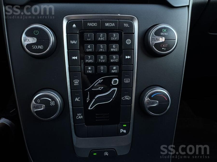 Melns Volvo V40 2016 Rīga, ar dzinēja tilpumu 2.00 L un nobraukumu 277 tūkst. km par 5390 €, foto 10 vietnē AUTOMOTO.COM.LV