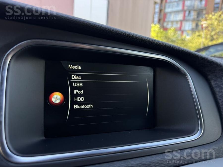 Melns Volvo V40 2016 Rīga, ar dzinēja tilpumu 2.00 L un nobraukumu 277 tūkst. km par 5390 €, foto 12 vietnē AUTOMOTO.COM.LV