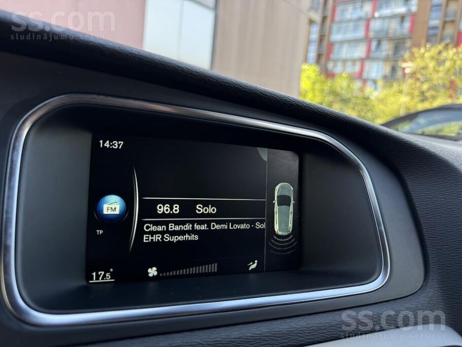 Melns Volvo V40 2016 Rīga, ar dzinēja tilpumu 2.00 L un nobraukumu 277 tūkst. km par 5390 €, foto 17 vietnē AUTOMOTO.COM.LV