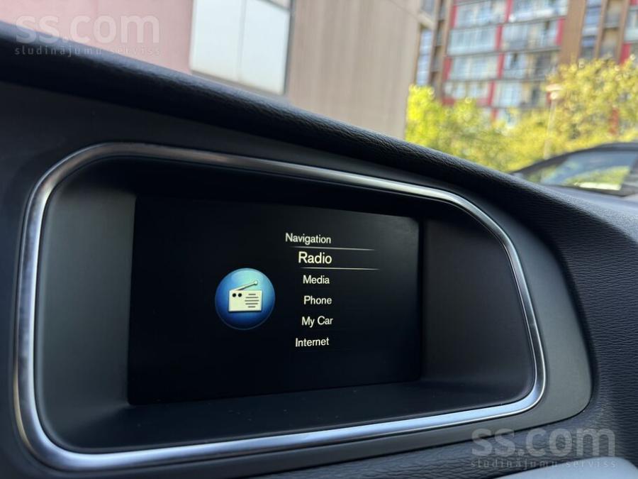 Melns Volvo V40 2016 Rīga, ar dzinēja tilpumu 2.00 L un nobraukumu 277 tūkst. km par 5390 €, foto 18 vietnē AUTOMOTO.COM.LV