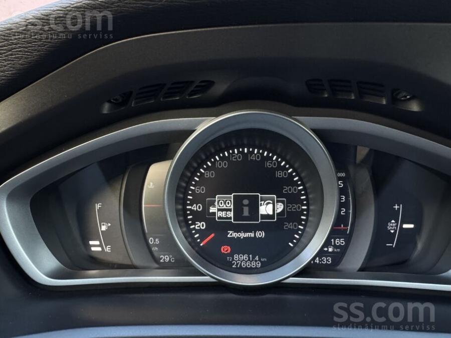 Melns Volvo V40 2016 Rīga, ar dzinēja tilpumu 2.00 L un nobraukumu 277 tūkst. km par 5390 €, foto 19 vietnē AUTOMOTO.COM.LV