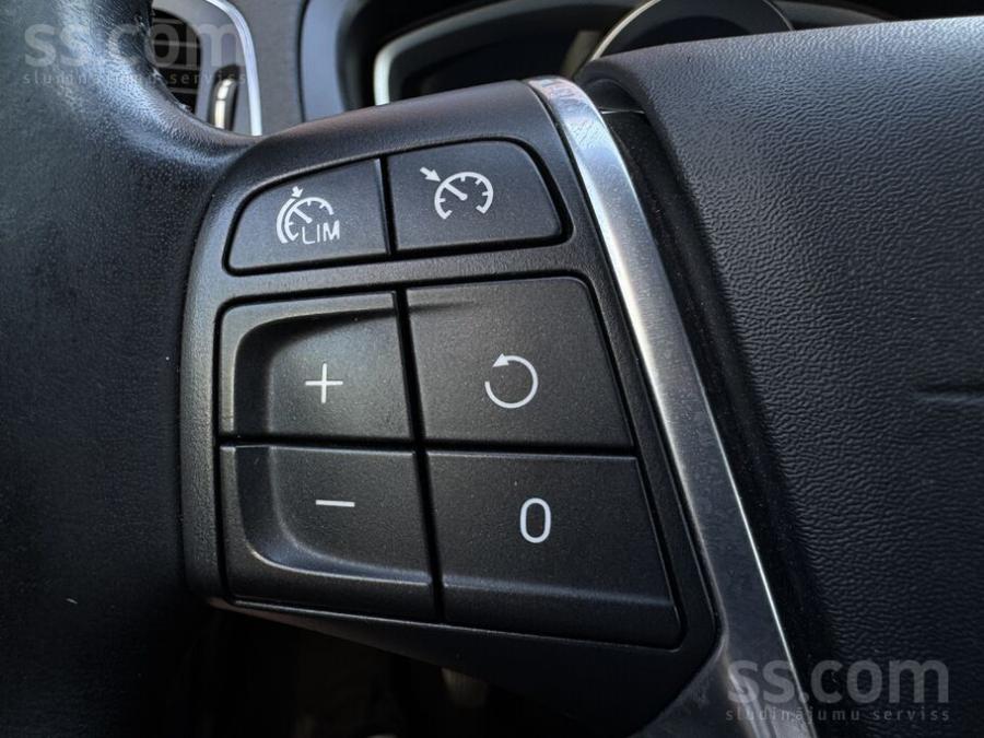 Melns Volvo V40 2016 Rīga, ar dzinēja tilpumu 2.00 L un nobraukumu 277 tūkst. km par 5390 €, foto 22 vietnē AUTOMOTO.COM.LV