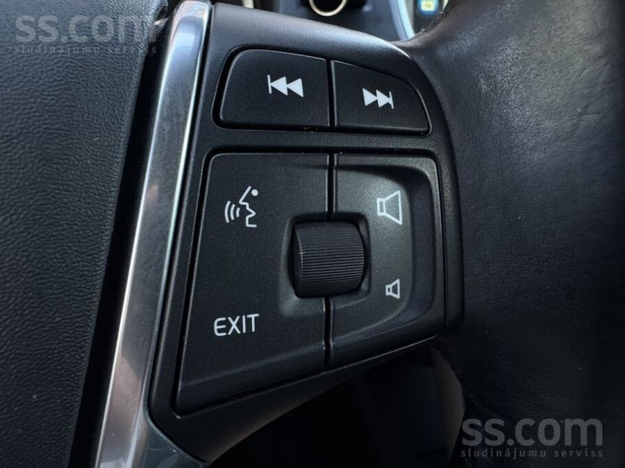 Melns Volvo V40 2016 Rīga, ar dzinēja tilpumu 2.00 L un nobraukumu 277 tūkst. km par 5390 €, foto 23 vietnē AUTOMOTO.COM.LV