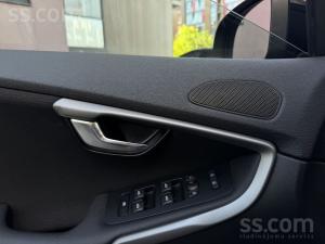 Melns Volvo V40 2016 Rīga, ar dzinēja tilpumu 2.00 L un nobraukumu 277 tūkst. km par 5390 €, foto 25 vietnē AUTOMOTO.COM.LV
