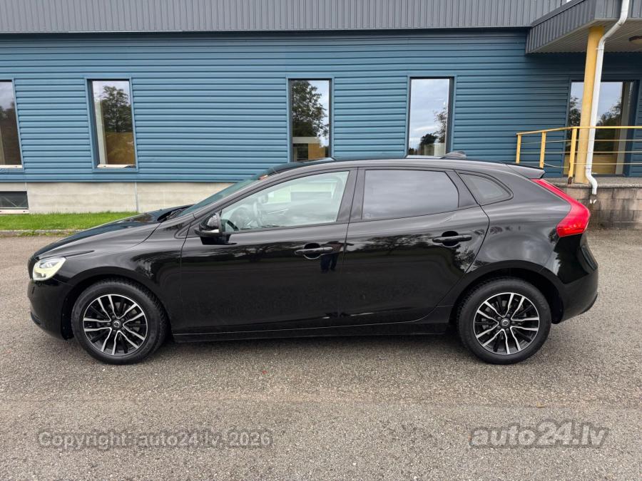 Melns Volvo V40 2016 Rapla, ar dzinēja tilpumu 2.00 L un nobraukumu 290 tūkst. km par 8900 €, foto 5 vietnē AUTOMOTO.COM.LV