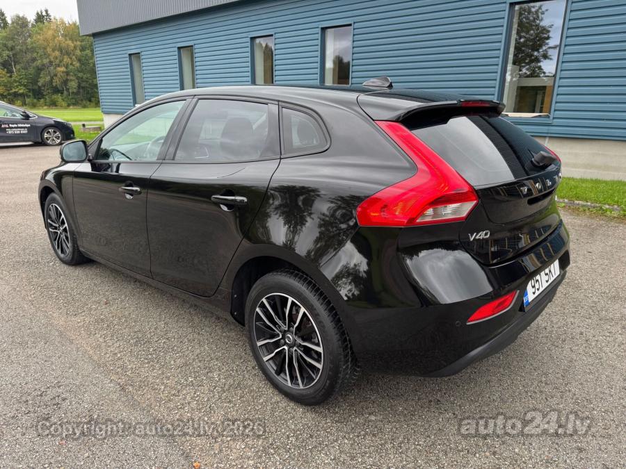 Melns Volvo V40 2016 Rapla, ar dzinēja tilpumu 2.00 L un nobraukumu 290 tūkst. km par 8900 €, foto 7 vietnē AUTOMOTO.COM.LV