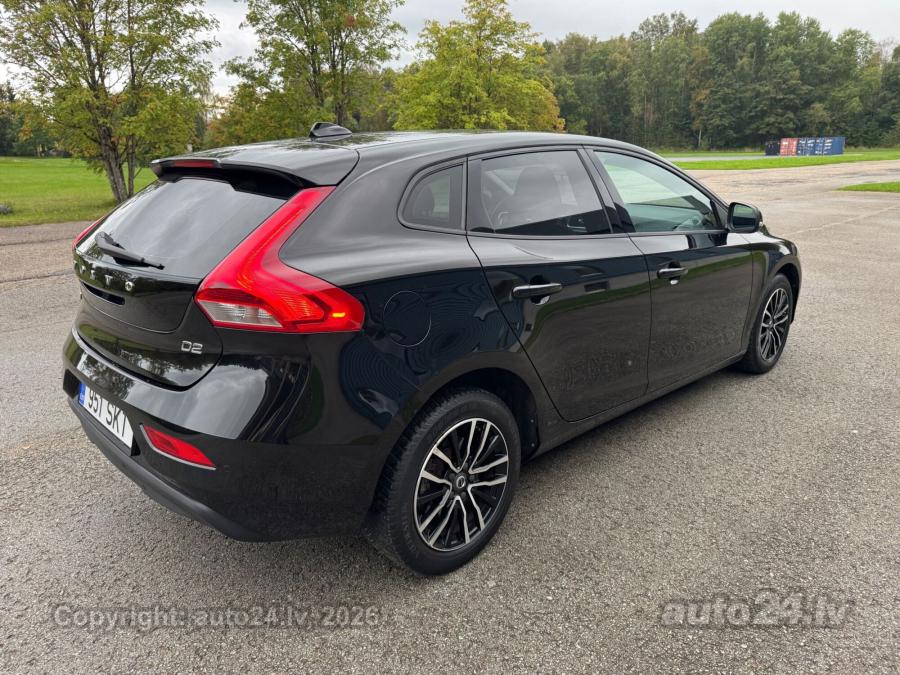 Melns Volvo V40 2016 Rapla, ar dzinēja tilpumu 2.00 L un nobraukumu 290 tūkst. km par 8900 €, foto 8 vietnē AUTOMOTO.COM.LV