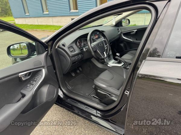 Melns Volvo V40 2016 Rapla, ar dzinēja tilpumu 2.00 L un nobraukumu 290 tūkst. km par 8900 €, foto 11 vietnē AUTOMOTO.COM.LV