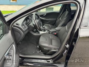 Melns Volvo V40 2016 Rapla, ar dzinēja tilpumu 2.00 L un nobraukumu 290 tūkst. km par 8900 €, foto 12 vietnē AUTOMOTO.COM.LV