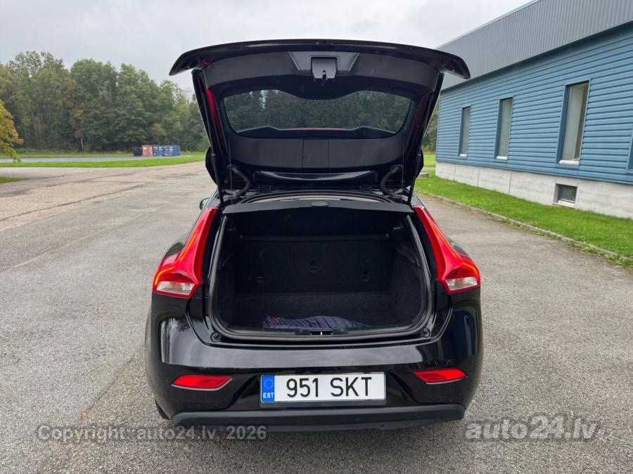 Melns Volvo V40 2016 Rapla, ar dzinēja tilpumu 2.00 L un nobraukumu 290 tūkst. km par 8900 €, foto 16 vietnē AUTOMOTO.COM.LV