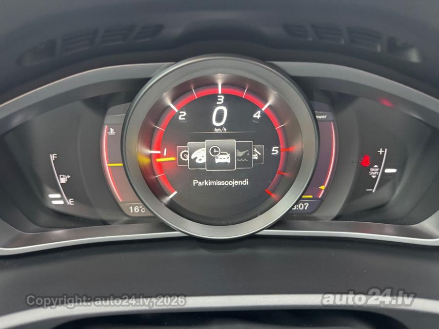 Melns Volvo V40 2016 Rapla, ar dzinēja tilpumu 2.00 L un nobraukumu 290 tūkst. km par 8900 €, foto 17 vietnē AUTOMOTO.COM.LV