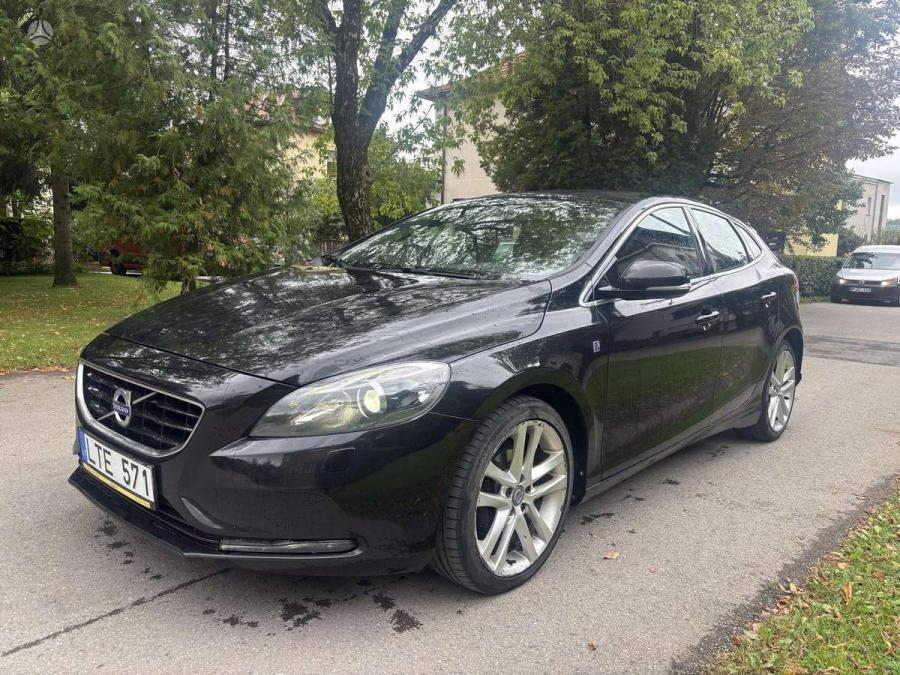 Melns Volvo V40 2016 Kauņa, ar dzinēja tilpumu 1.97 L un nobraukumu 330 tūkst. km par 4250 €, foto 3 vietnē AUTOMOTO.COM.LV