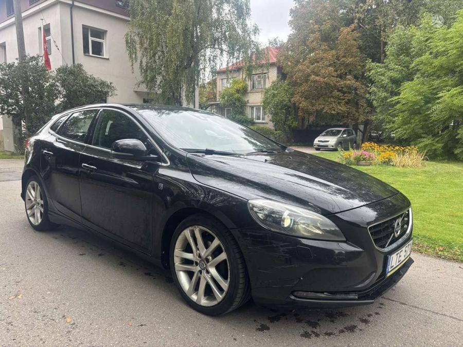 Melns Volvo V40 2016 Kauņa, ar dzinēja tilpumu 1.97 L un nobraukumu 330 tūkst. km par 4250 €, foto 5 vietnē AUTOMOTO.COM.LV
