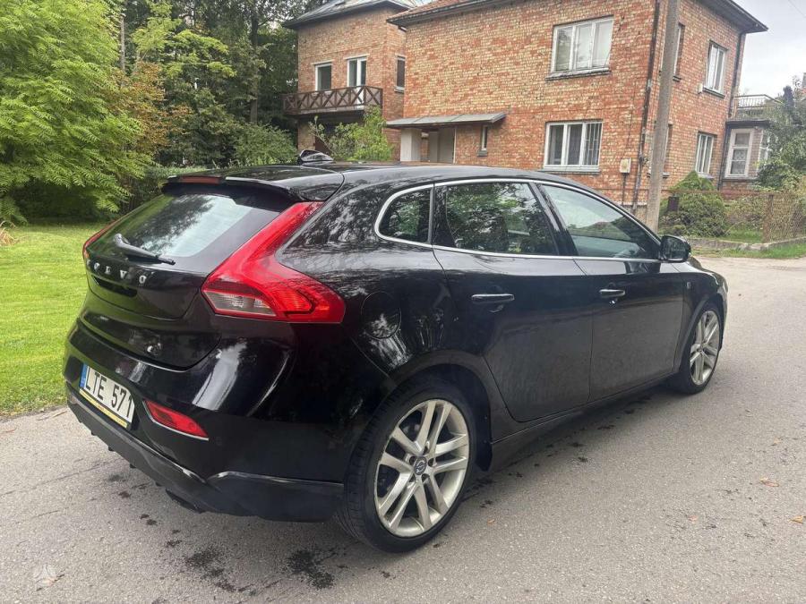 Melns Volvo V40 2016 Kauņa, ar dzinēja tilpumu 1.97 L un nobraukumu 330 tūkst. km par 4250 €, foto 6 vietnē AUTOMOTO.COM.LV