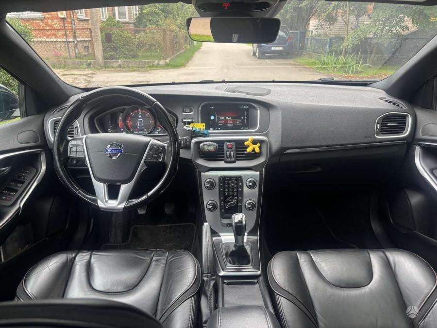 Melns Volvo V40 2016 Kauņa, ar dzinēja tilpumu 1.97 L un nobraukumu 330 tūkst. km par 4250 €, foto 10 vietnē AUTOMOTO.COM.LV