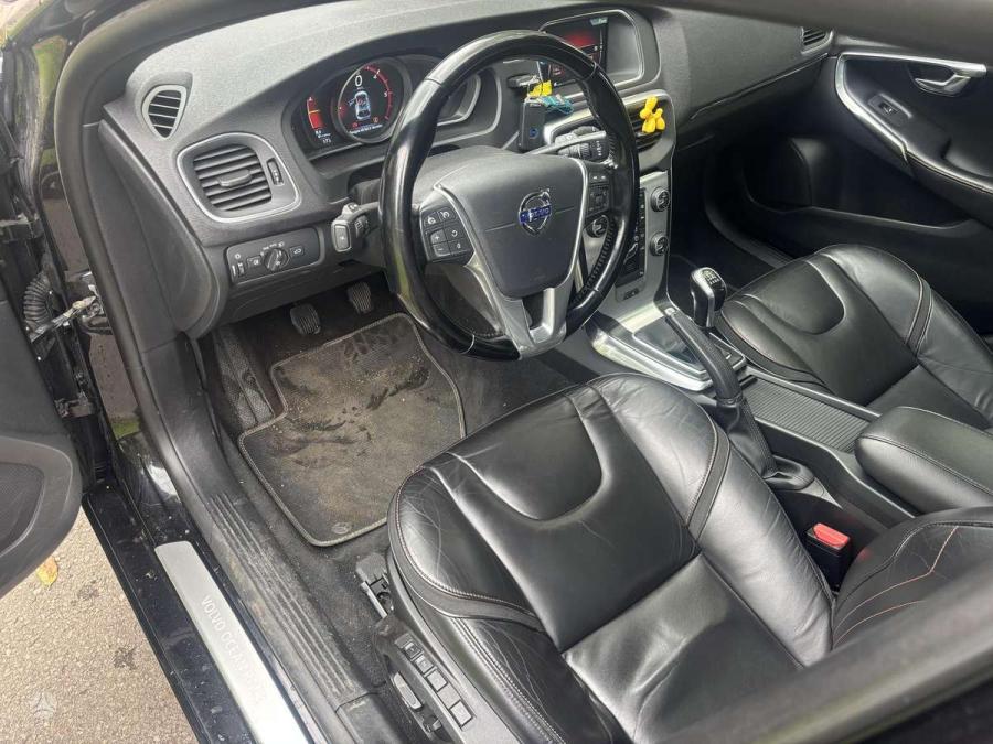 Melns Volvo V40 2016 Kauņa, ar dzinēja tilpumu 1.97 L un nobraukumu 330 tūkst. km par 4250 €, foto 12 vietnē AUTOMOTO.COM.LV