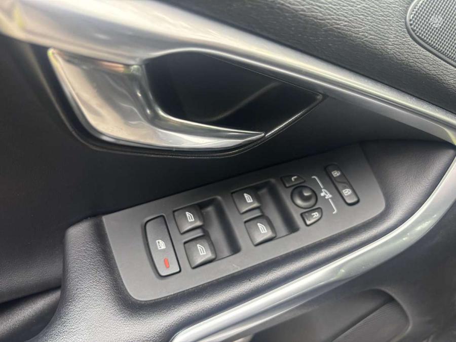 Melns Volvo V40 2016 Kauņa, ar dzinēja tilpumu 1.97 L un nobraukumu 330 tūkst. km par 4250 €, foto 16 vietnē AUTOMOTO.COM.LV